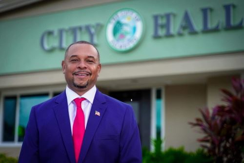 Family, activists confront Palmetto city commission about police ...