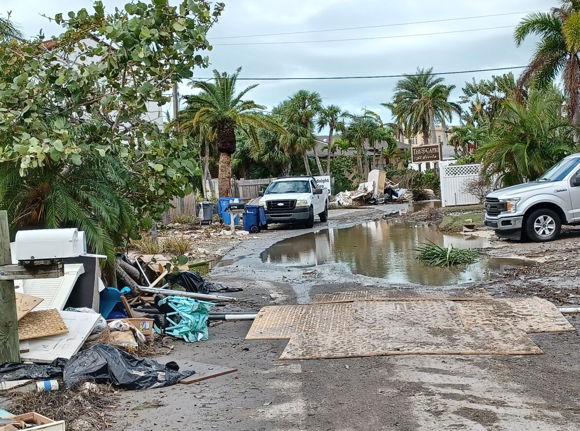Siesta Key Suffers through Landfall - WSLR+Fogartyville