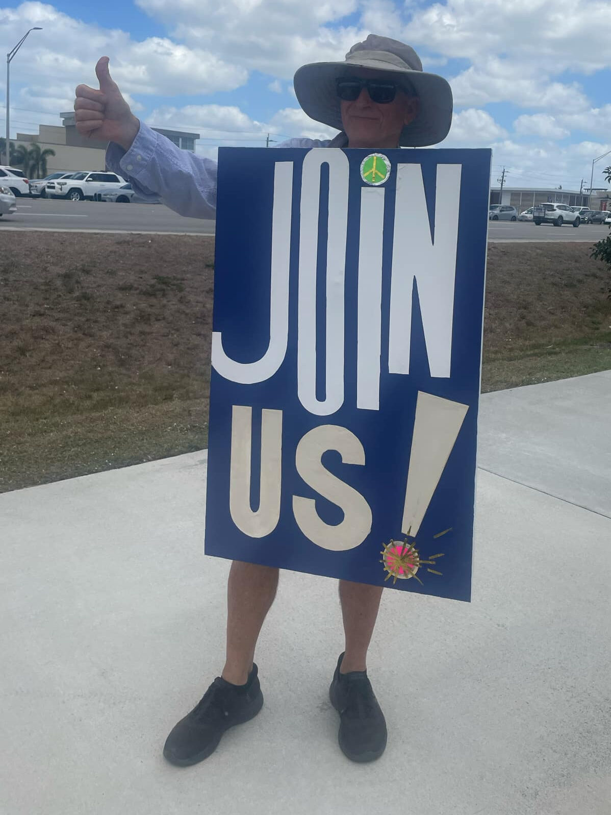 Nationwide 'Hands-Off' protest draws thousands in Sarasota - WSLR ...